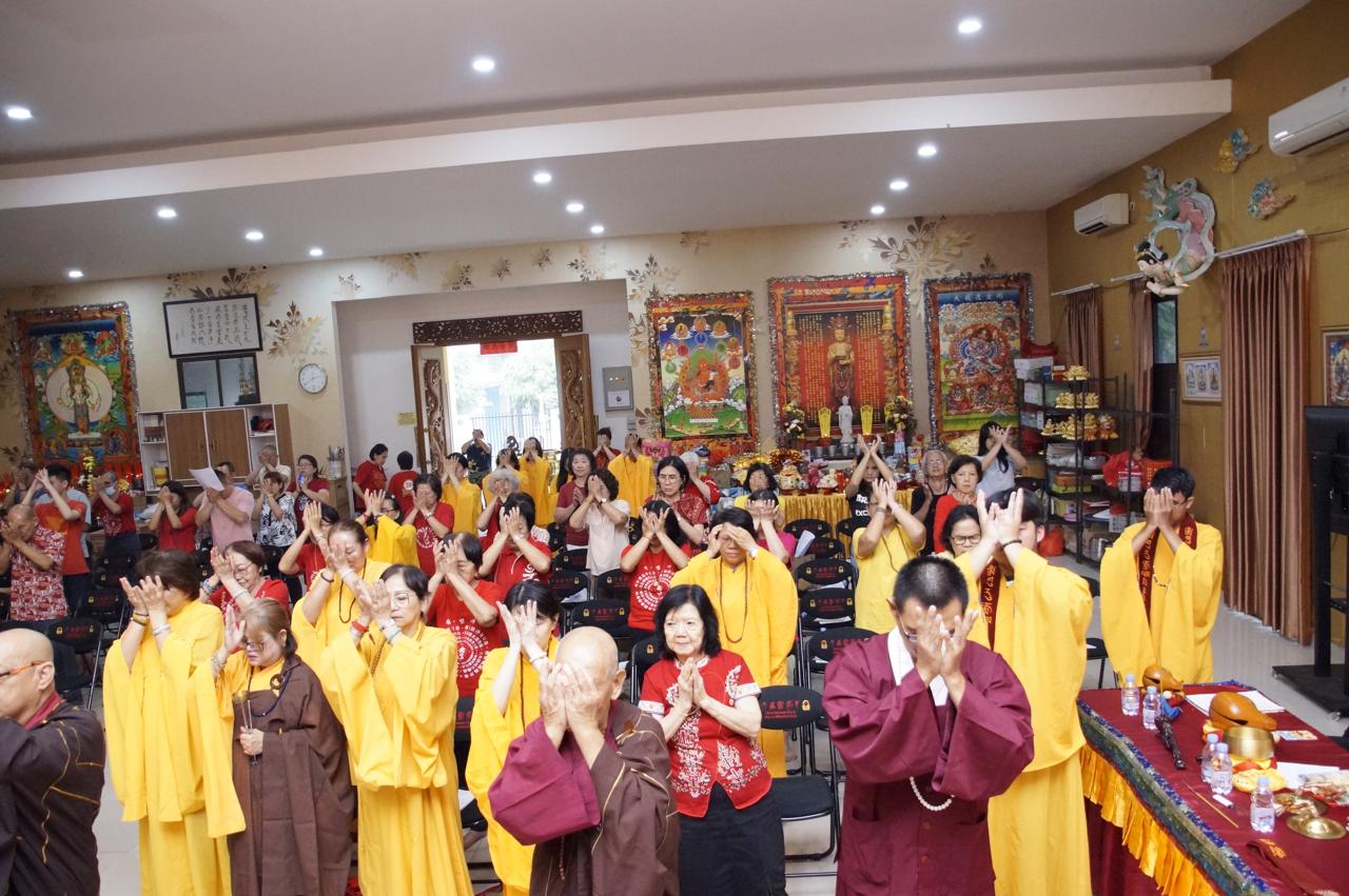 Upacara Apihoma Buddha Amitabha: Pemberkahan bagi Umat dan Pengabdian ...